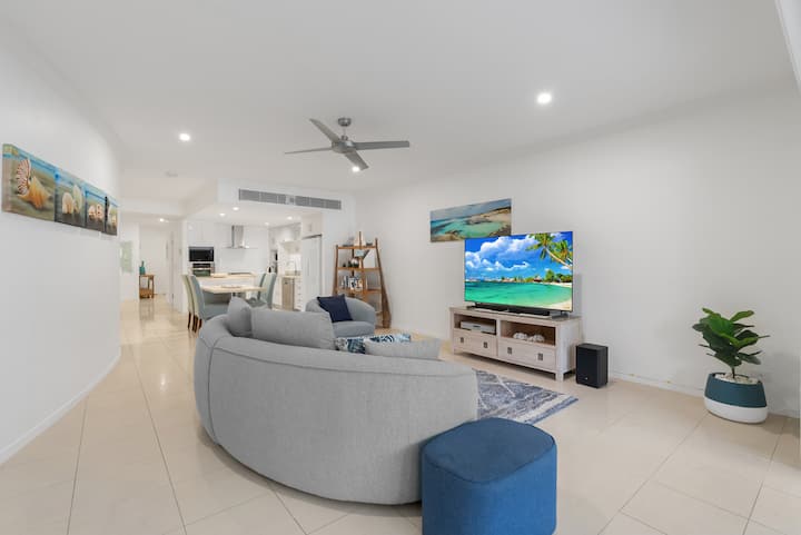 Aqua Aura—bask In Beachfront Living - Palm Cove
