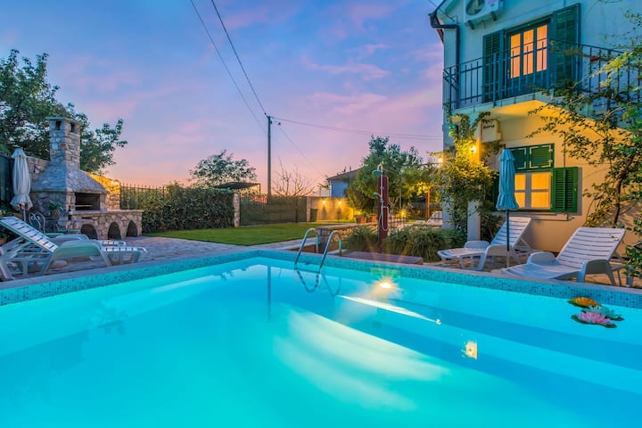 Maison De Vacances Entre La Montagne Et La Mer - Selce