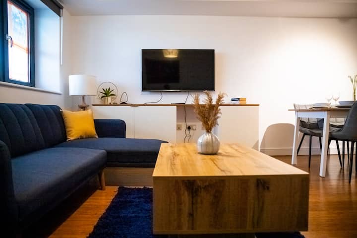 Cozy Greenhouse Flat Near Leeds Centre - Leeds Station