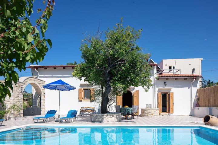 Silver Gem Villa With Private Pool - Crète