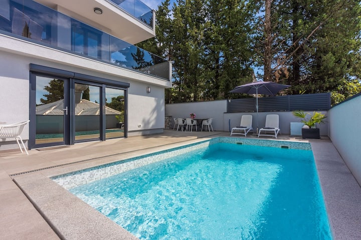 500 Mètres De La Plage Avec Piscine - Crikvenica