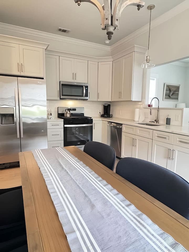 Cozy Downtown Cottage! Dogs Welcomed! - Pensacola