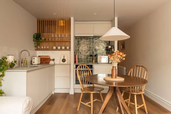 Cosy 1-bed W/ Private Outdoor Area - Maidenhead