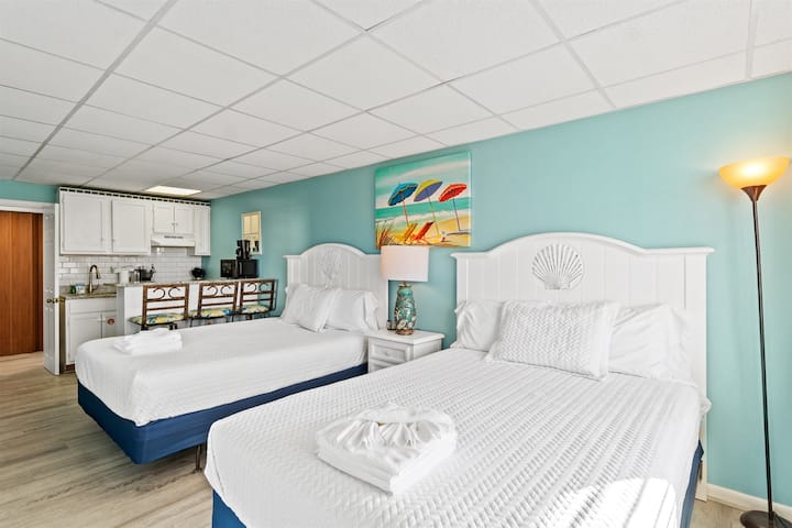 Beachfront Studio, Sleeps 3, Pool - Panama City Beach