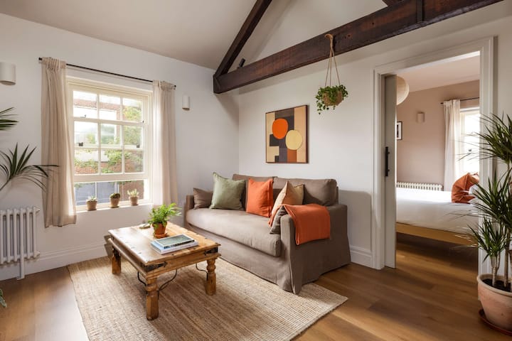 Spacious 1-bed W/ Double Height Ceiling - Slough