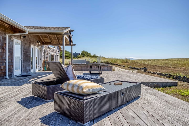 Oceanfront, Amenities, Beach Access, Gameroom - Seaside, OR