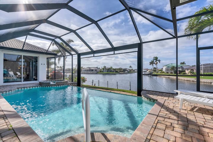 Waterfront Luxury With Private Pool, Spa & Dock - Punta Gorda, FL