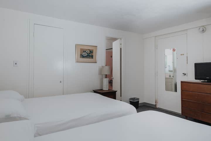 Get Ready For Blissful Getaway! Pool, Pets Allowed - Honolulu