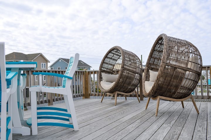 Just Sandy | Views + Across From Beach! - Surf City, NC