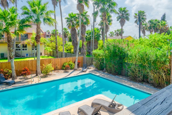 Casa Mezquite-4bd/4ba Paradise-walk To The Beach - South Padre Island