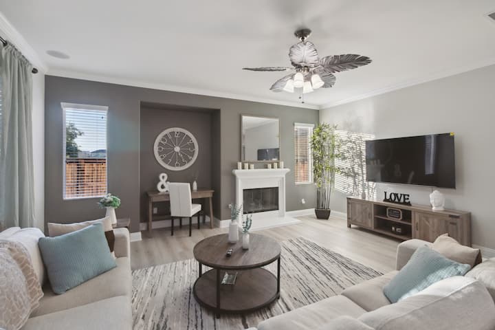 5br/3ba Home - King Beds - Fast Wifi - Victorville, CA