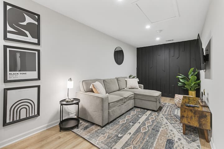 Chic 1br Oasis: Ideal Retreat Near Six Flags - Smyrna, GA