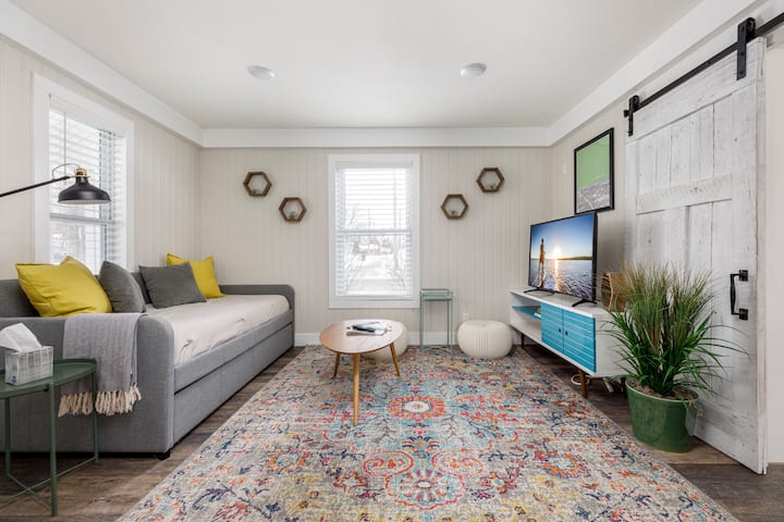 Modern Duplex | Downtown | Ac | Walkable | - Traverse City, MI