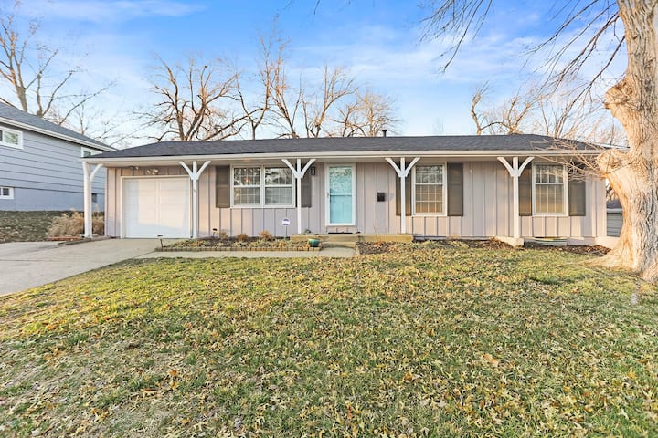 All King Beds,near Shops, Fenced Yard, Pets Ok - Overland Park, KS