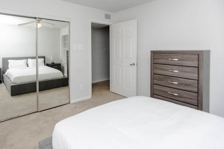 Wyndham 1205 Modern Luxe 2bd/2ba I Parking - Newport News, VA