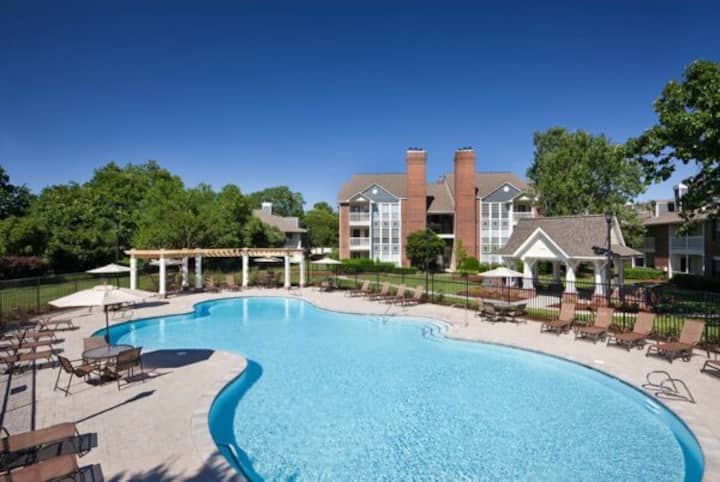 Wyndham 219    Modern 2br Suite, Parking - Hampton, VA