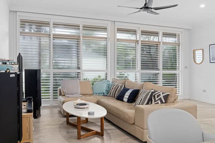 Blissful Direct Beach Access Pet-friendly - The Entrance