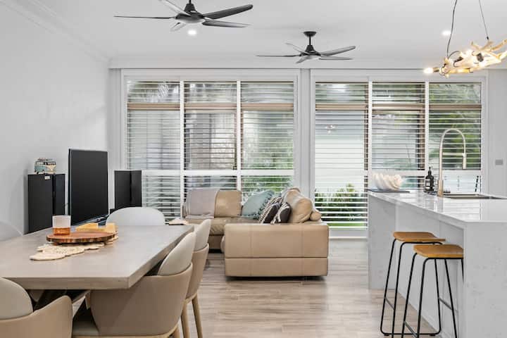 Blissful Direct Beach Access Pet-friendly - The Entrance