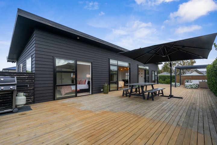House Naomi - Martinborough Holiday Home - Martinborough