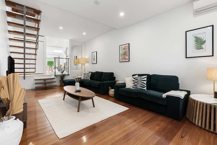 Terrace House In Vibrant Neighbourhood - Sydney