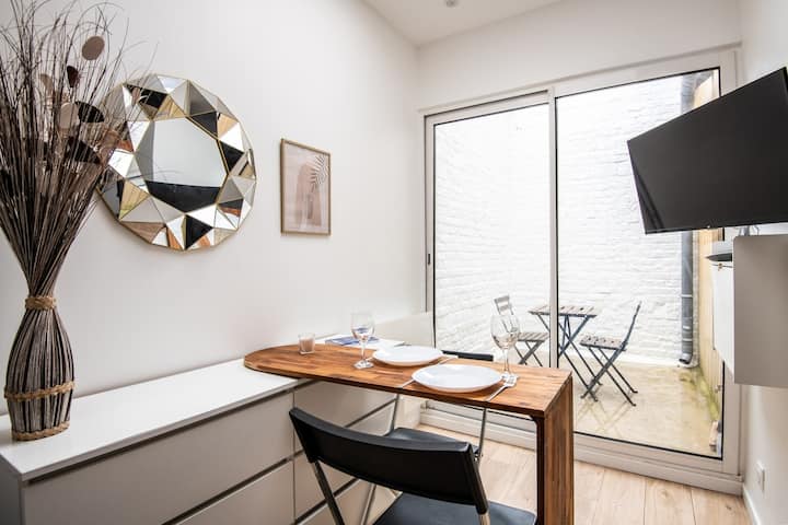 Petit Appartement Fonctionnel Et Calme Avec Cours - France