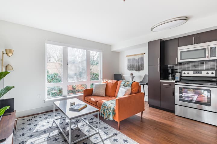 Blueground | Bellevue, Lounge & Gym, Nr Coffee - Bellevue