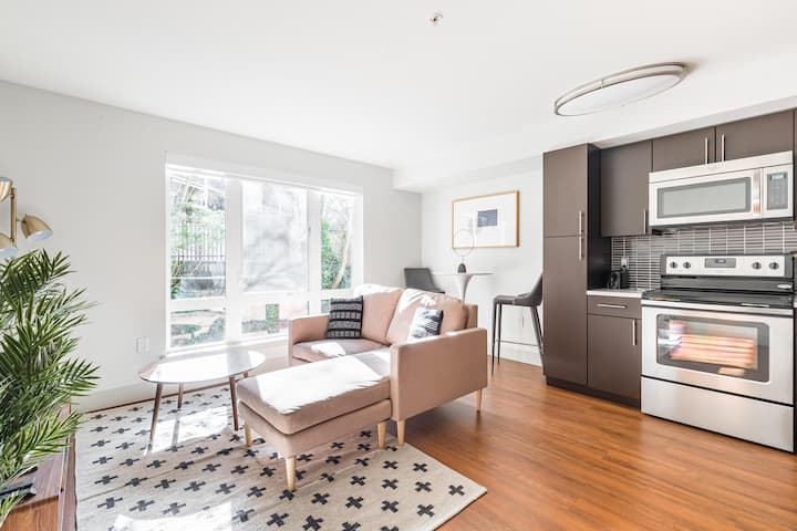 Blueground | Bellevue, Near Bars & Transport - Bellevue, WA