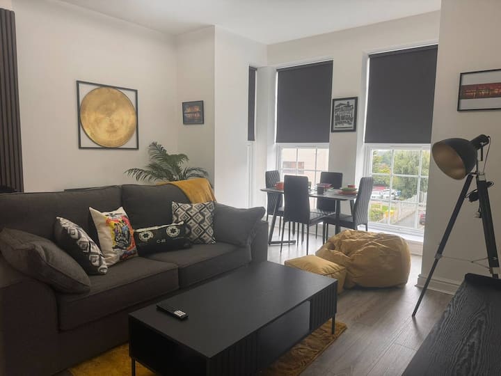 Apt 6: Modern/ Newly Renovated Free Parking - Liverpool