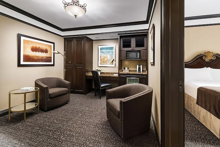 2 Charming Suites Near Beacon Theater! - Manhattan, NY