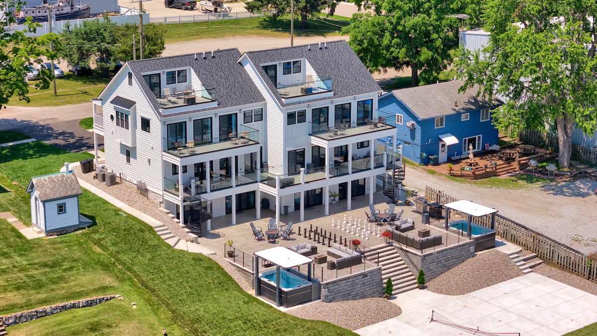 Lighthouse Cove, lrg grp&wedding - Houses for Rent in Port Sanilac ...