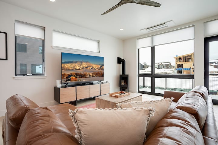 Adjoining Duplex | Winter Shuttle | Rooftop Hot - Steamboat Springs, CO