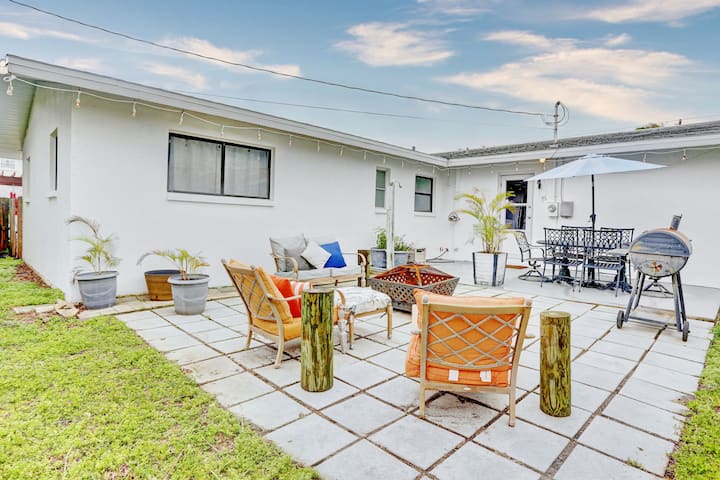Awesome Outdoor Space-3br Blue Beach Cottage - Redington Beach, FL