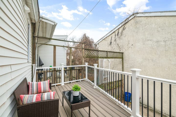 Serene Silverwood – Spacious 2b/2b With Parking - Bryn Mawr, PA