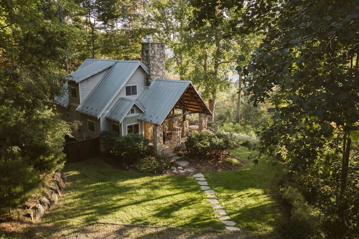 Windfall Farm Stone Cottage - Lansing, NC