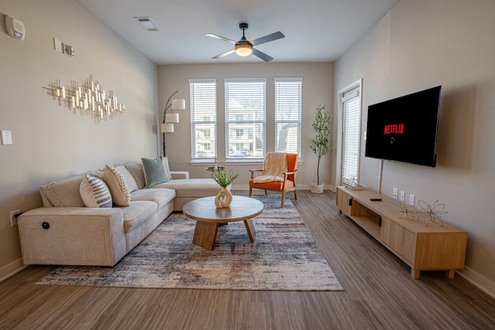 Elegant, Spacious Apt | Pool | Long Stays - Athens, GA