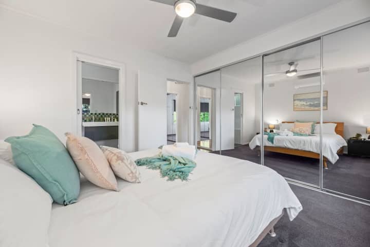 2 Storey Townhouse, Close To Everything You Need - Beaconsfield