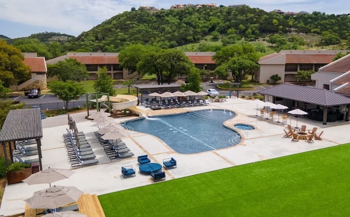 3 Classy Units! Pool, Golf, And Free Parking! - Boerne, TX