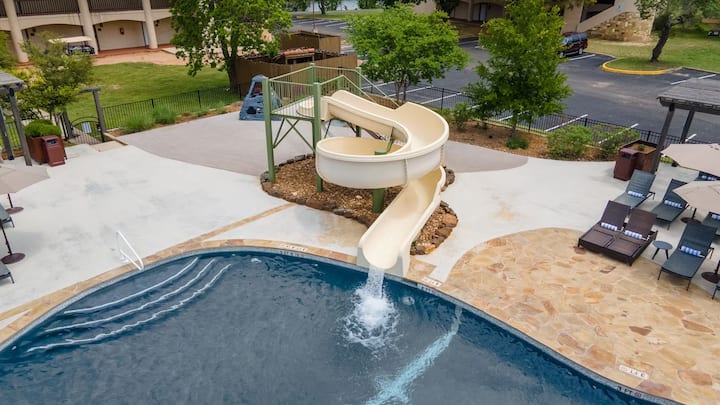 Homestyle Comfort Meet Stylish Stay W/ 4 Units! - Boerne