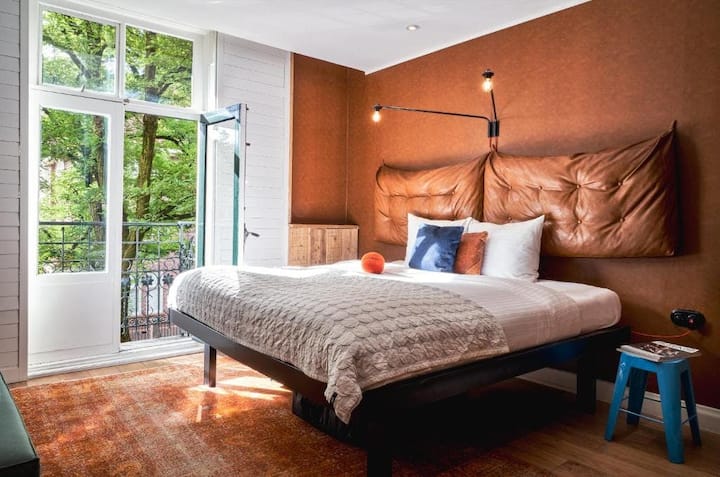 Large Room Rustic Vibes At Max Brown Hotel - Amsterdam