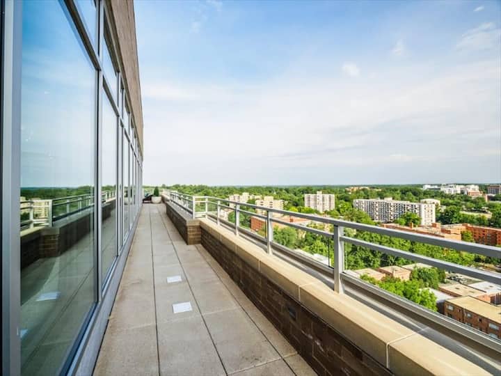 Downtown Bethesda 1 Den Br | Pet Friendly - Bethesda, MD