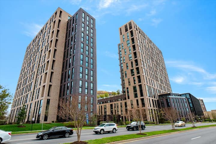 Reston Virginia 2 Br | Resort Style Amenities - Reston, VA