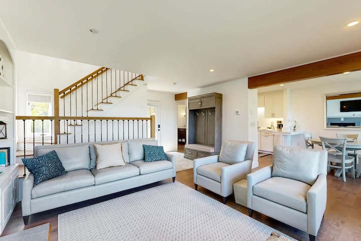 Lakeside 2br With Beach Access, Pool, & Firepit - Gilford, NH