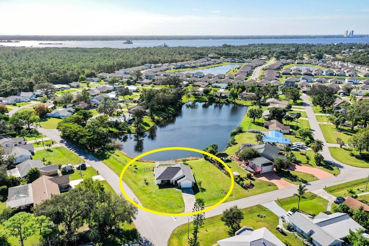 Ft. Myers Lakefront Pool Home - Horizon Oasis - North Fort Myers, FL