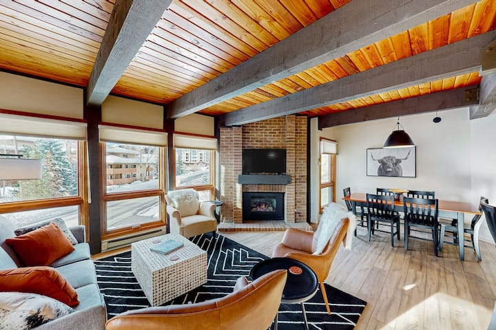 2br Slope Side Condo W/ski Shuttle & Hot Tubs/pool - Steamboat Springs, CO