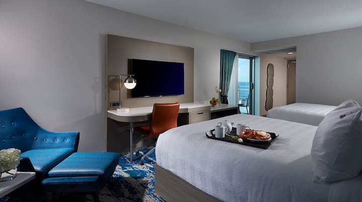 2 Units W/ Relaxing City Views, Outdoor Pool! - Daytona Beach, FL