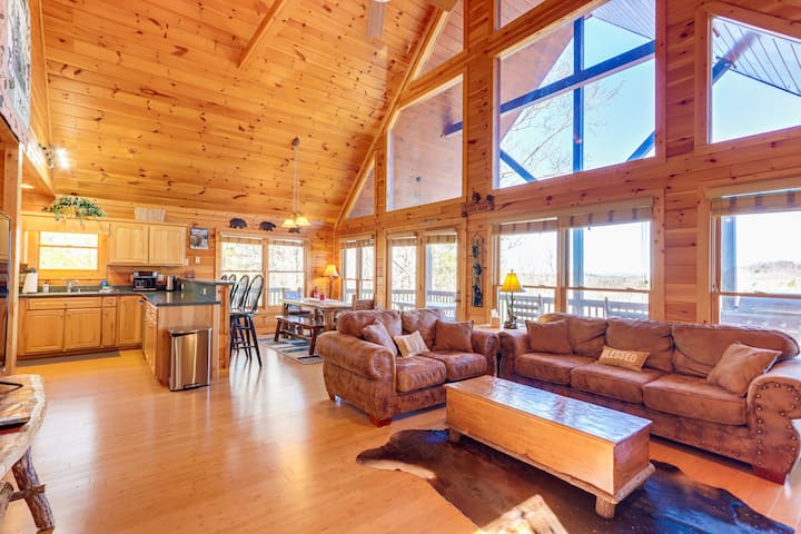 Gorgeous Blue Ridge Mountain Retreat: Deck + View! - Blue Ridge, GA