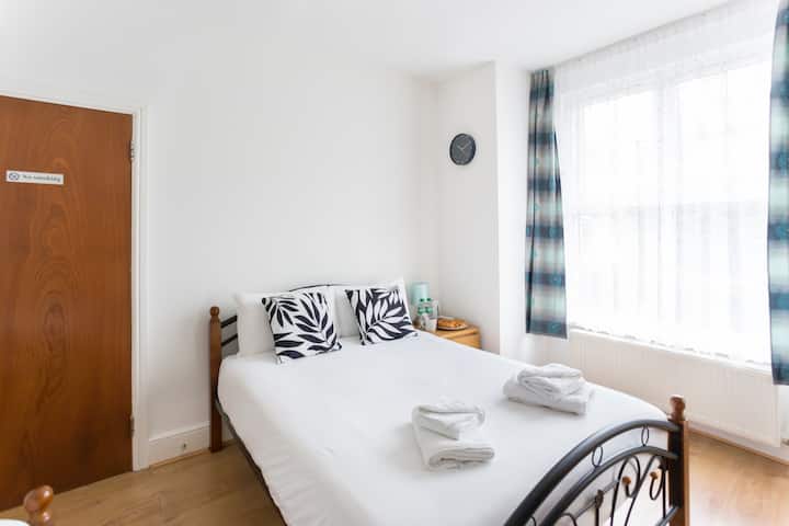 Comfortable Stay For Three - London