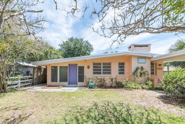 Ground Level, Fenced Yard, Dogs Welcome  Easy Walk - Tybee Island, GA