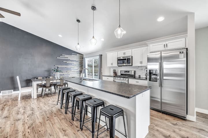 Ss1 Seeps 18, 6 Bdrm Steps To Lambeau,new Home! - Green Bay, WI