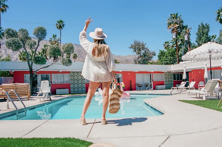 Double Queen Suite, Pool, Hot Tub + Pet Friendly! - Palm Springs, CA